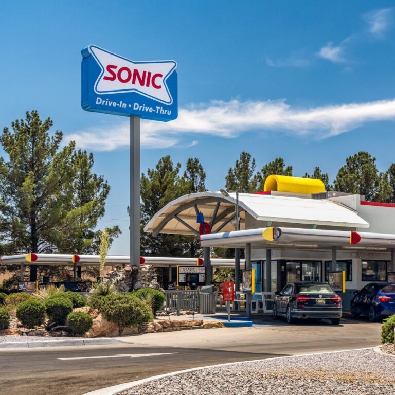 Sonic Drive-In: “Service with the Speed of Sound.” | Marketingino.com